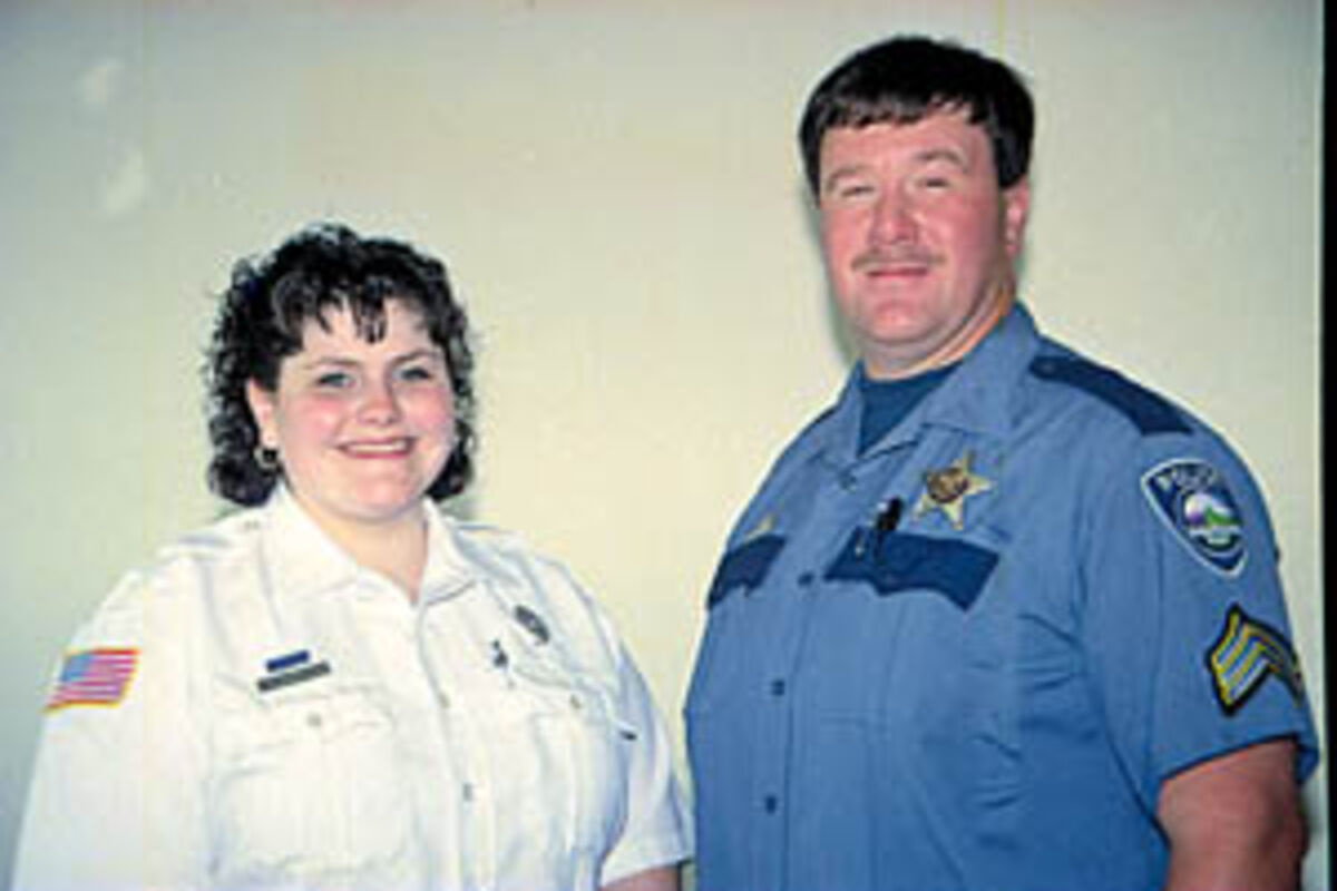 Police sergeant, dispatcher receiveawards of valor for life saving ...