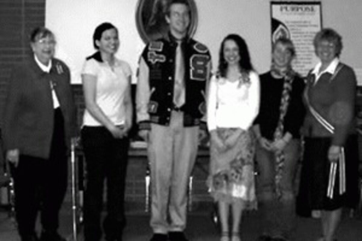 Sweet Home student wins DAR essay contest - The New Era