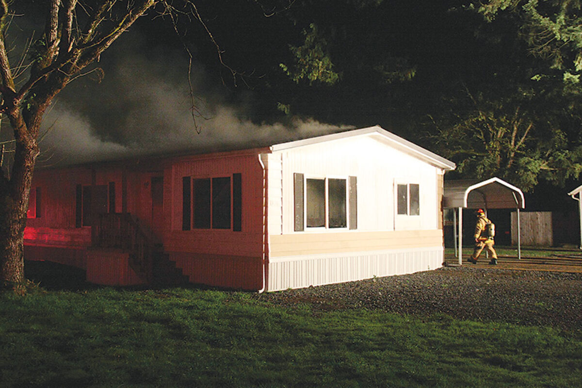 Mobile home burns in fire on Willow - The New Era