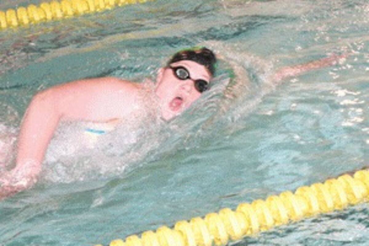 Undermanned swimmers make splash at Albany - The New Era