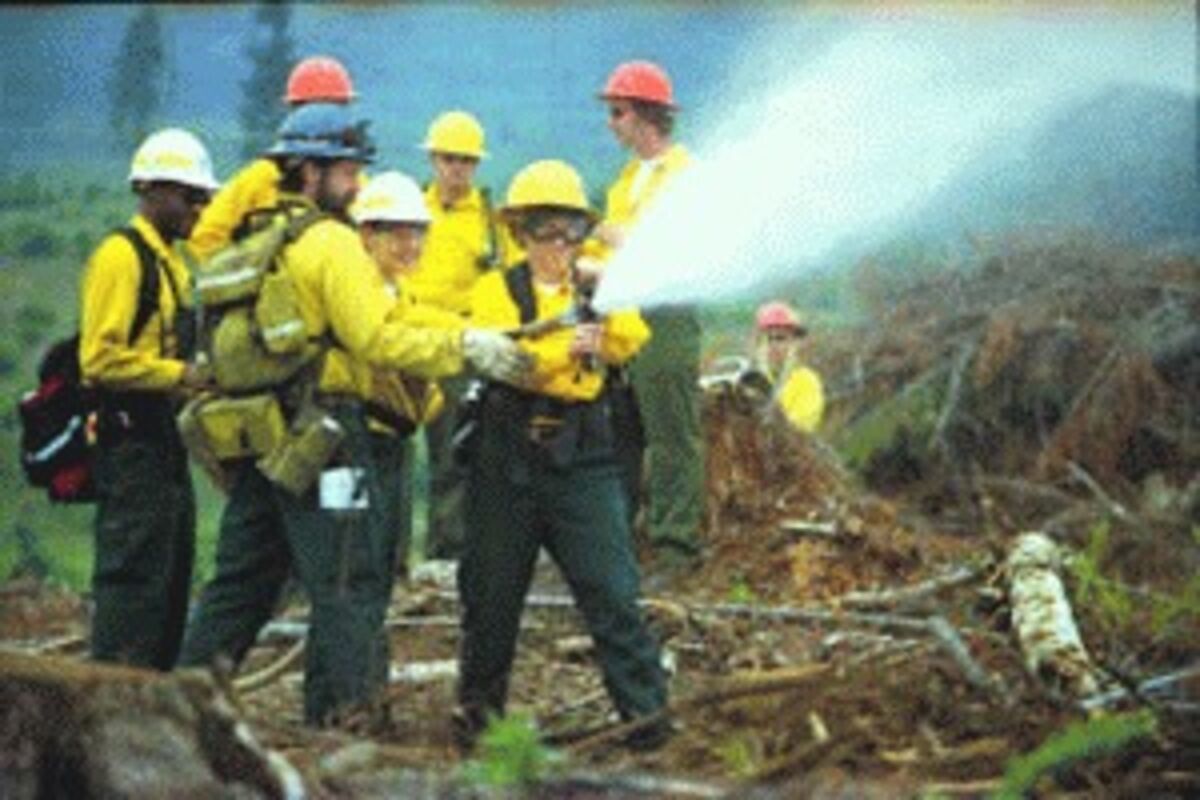 New firefighters practice fighting fire in Sweet Home - The New Era