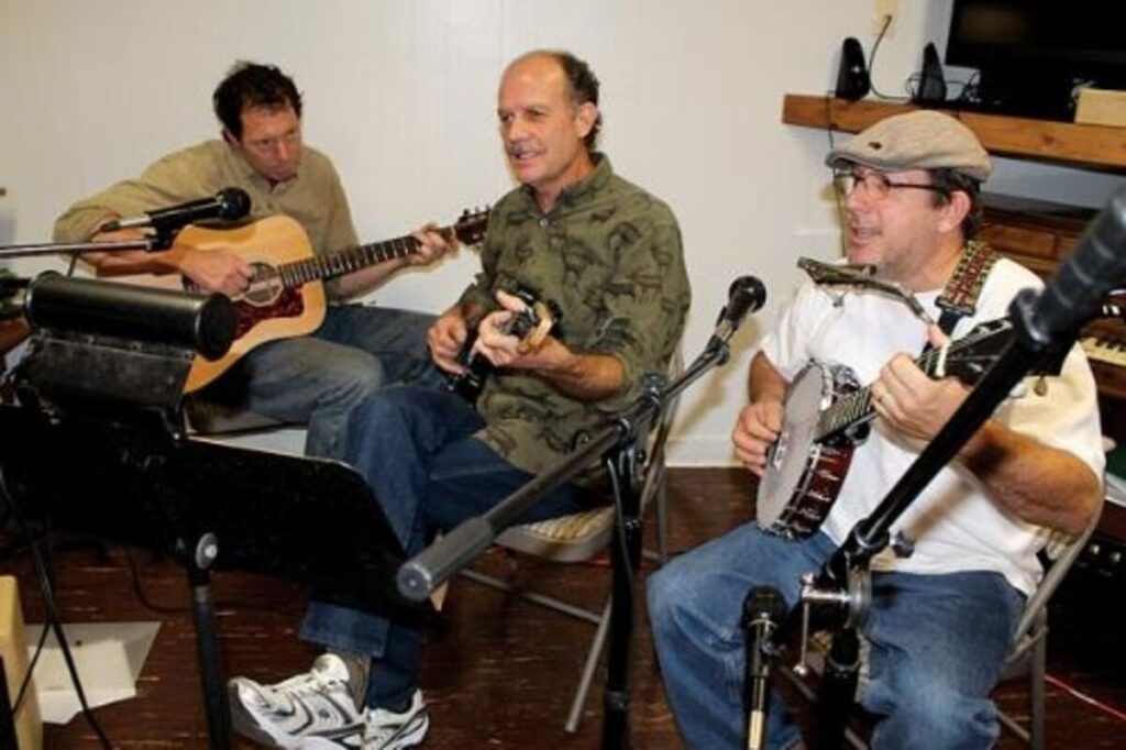 Saturday Song and Grind:Local artists share talents in monthly jam ...