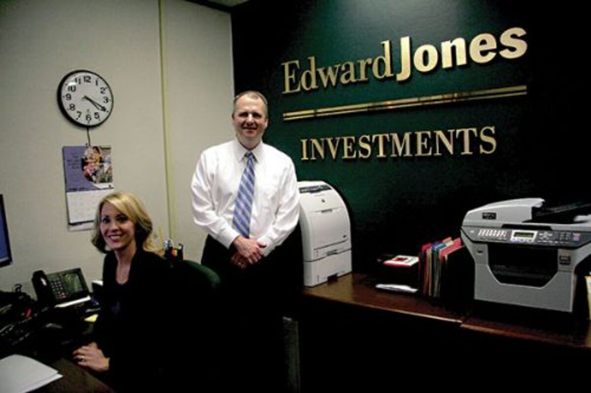 Edward Jones executive's arrival in Sweet Home a ‘return’ - The New Era