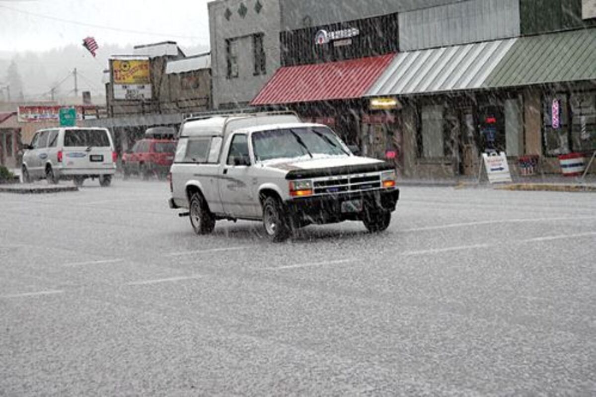 Heavy hailstorm, lightning strikes hit Sweet Home - The New Era