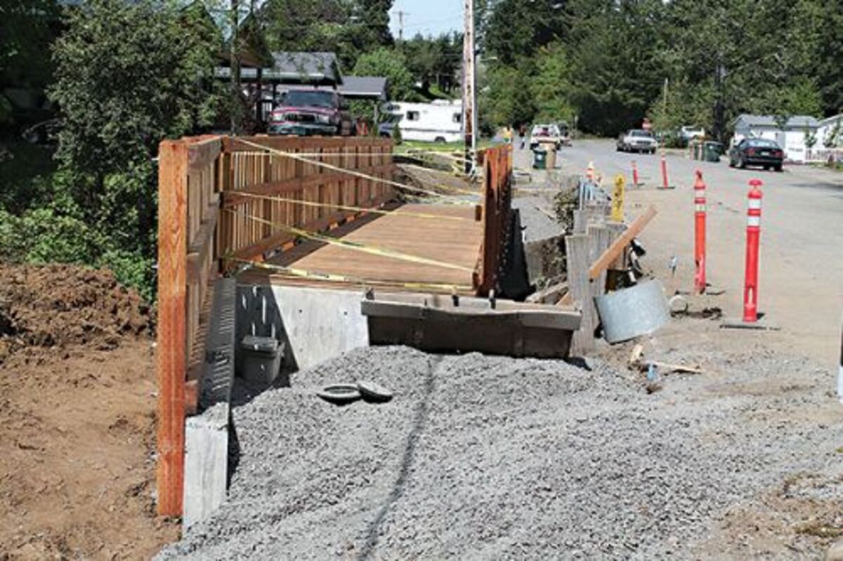 Mountain View gets footbridge – one step in sidewalk project - The New Era