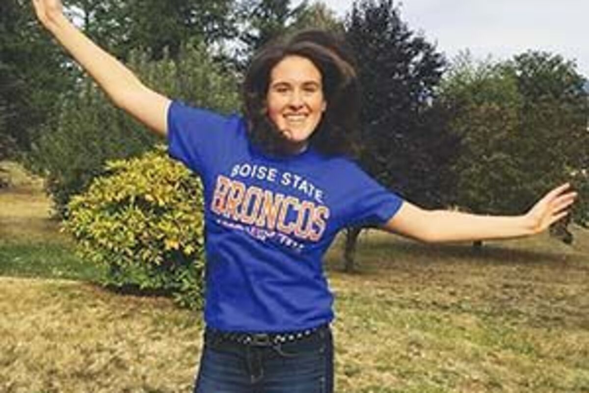 Lucia Davis announces she’ll swim for Boise State - The New Era