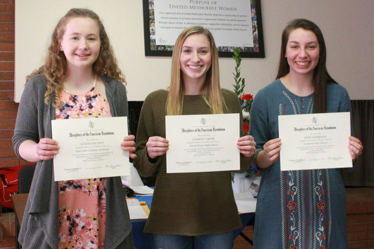 Students receive DAR Good Citizen Awards - The New Era
