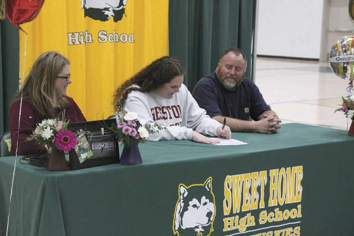 Katie Robeck signs letter to play soccer for Hesston College - The New Era