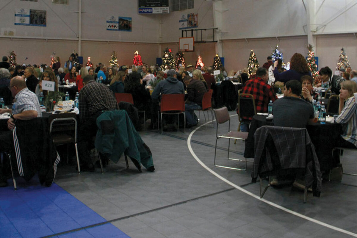 Record-breaking crowd, return at Christmas tree auction - The New Era