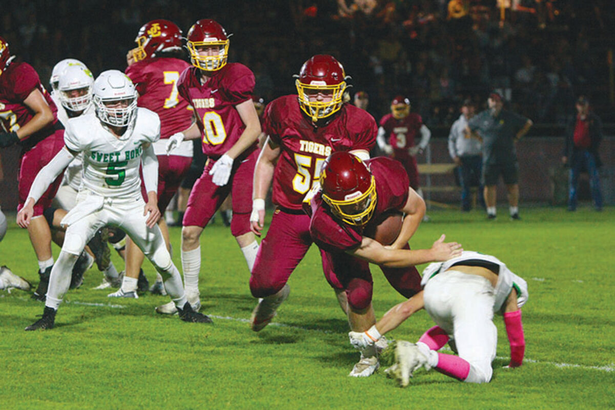 Football: Battle of the trenches makes difference as Huskies fall to JC ...
