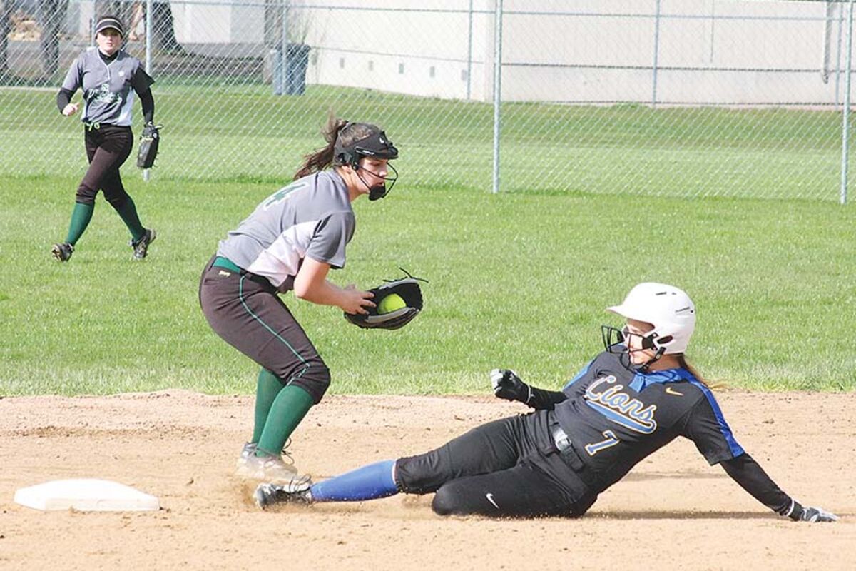 Softball team splits with Elmira, shuts out Cottage Grove - The New Era