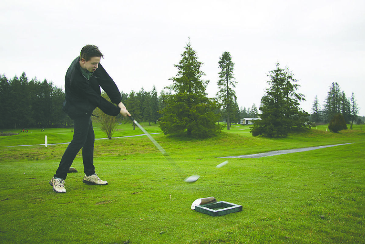 Golfers still trying to find their rhythm in wet weather - The New Era