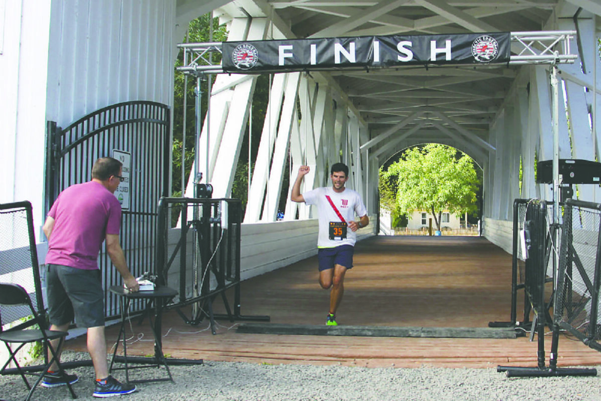 Corvallis runner leads the pack in Solar Eclipse race - The New Era