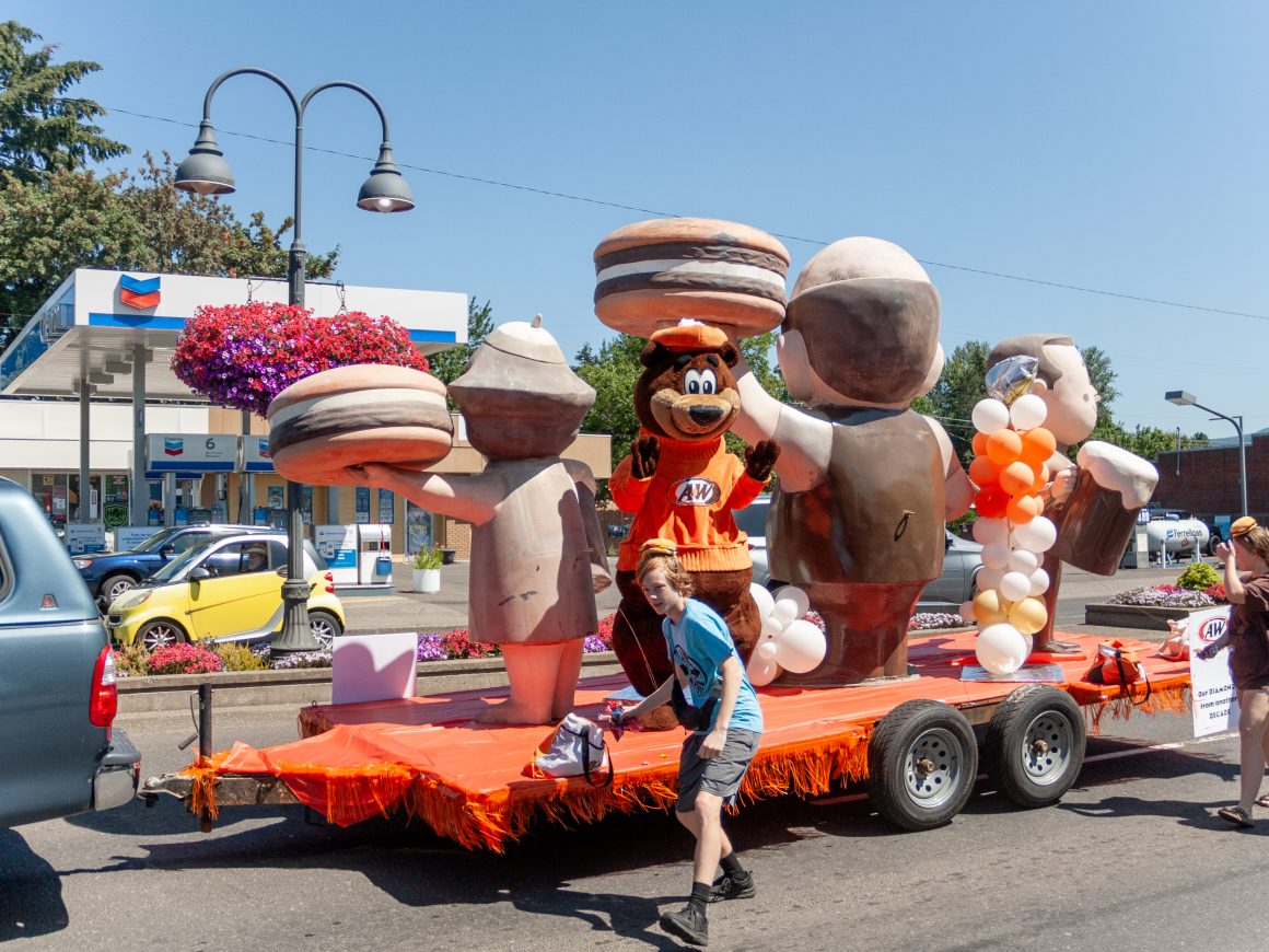 A&W’s Burger Family Statues Reunite at Sportsman’s Holiday - The New Era