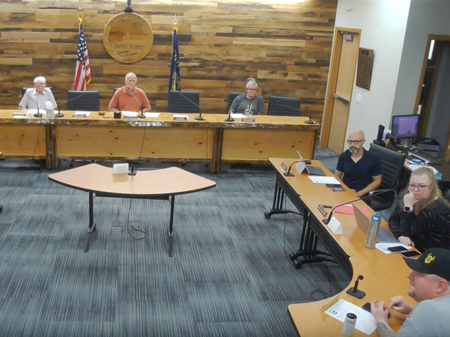 Traffic Committee Looks at Commercial Truck Parking Code - The New Era