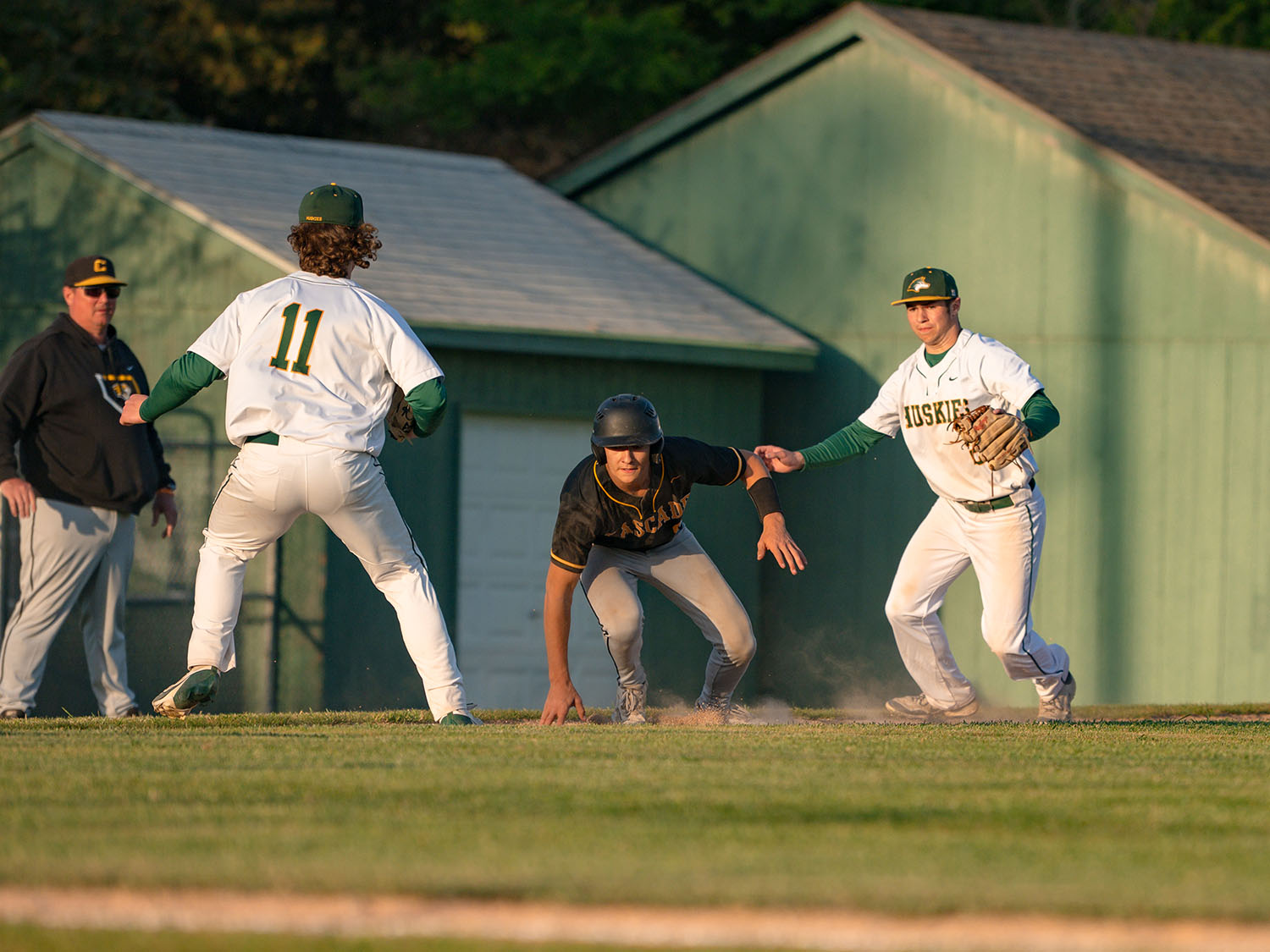 Huskies back in OWC baseball race with wins at Cascade - The New Era
