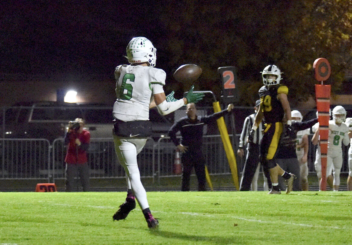 Huskies get a gift, head to La Grande for football playoffs - The New Era
