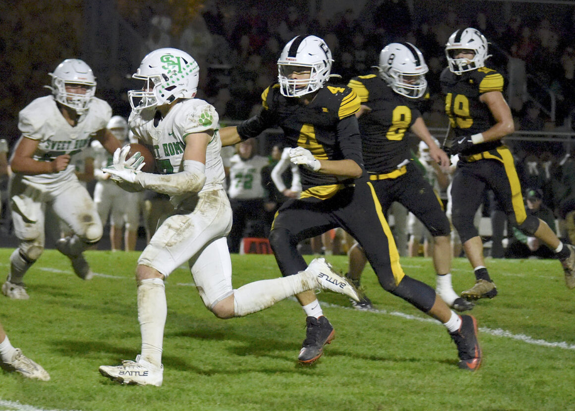 Huskies get a gift, head to La Grande for football playoffs - The New Era