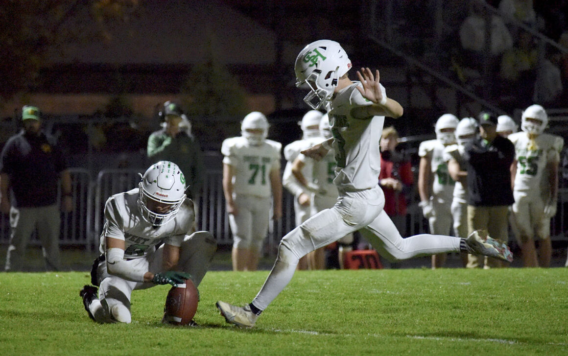 Huskies get a gift, head to La Grande for football playoffs - The New Era