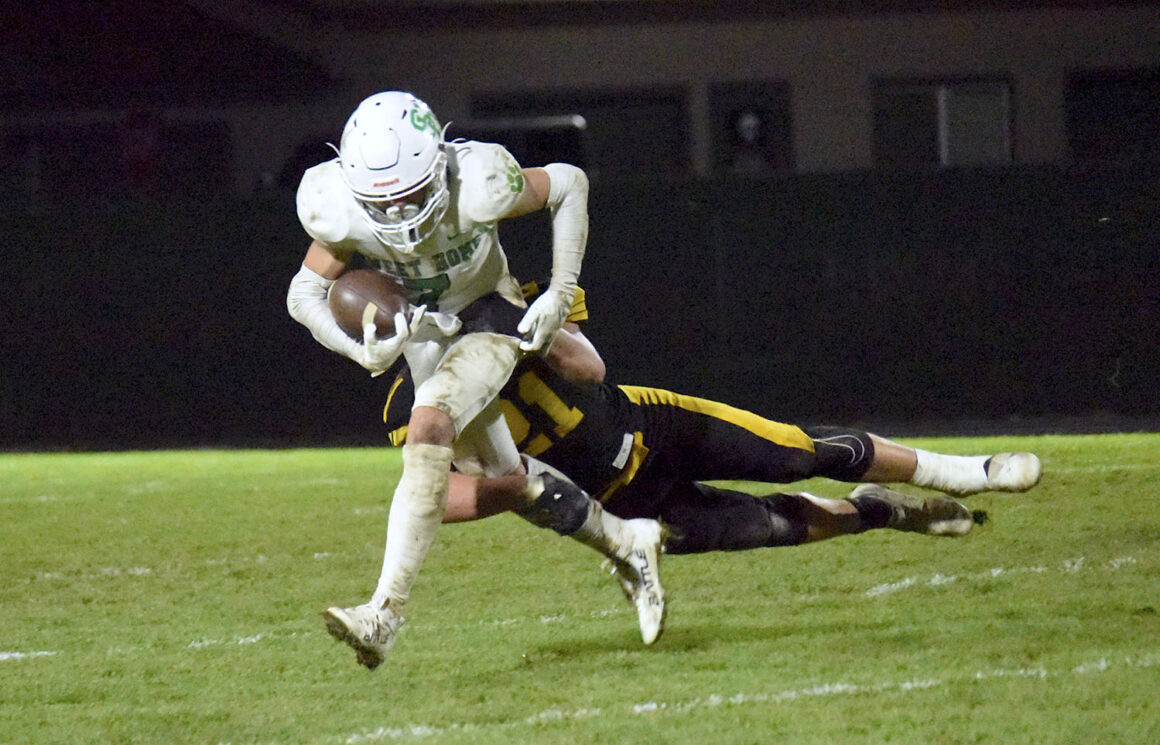 Huskies get a gift, head to La Grande for football playoffs - The New Era