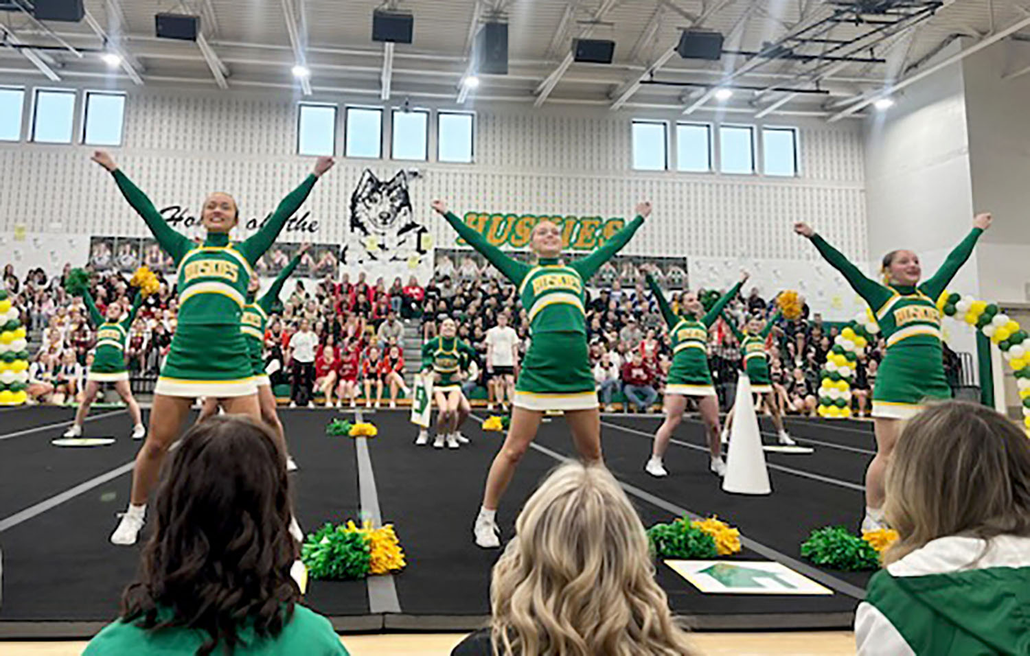 Top cheer teams perform in Sweet Home - The New Era